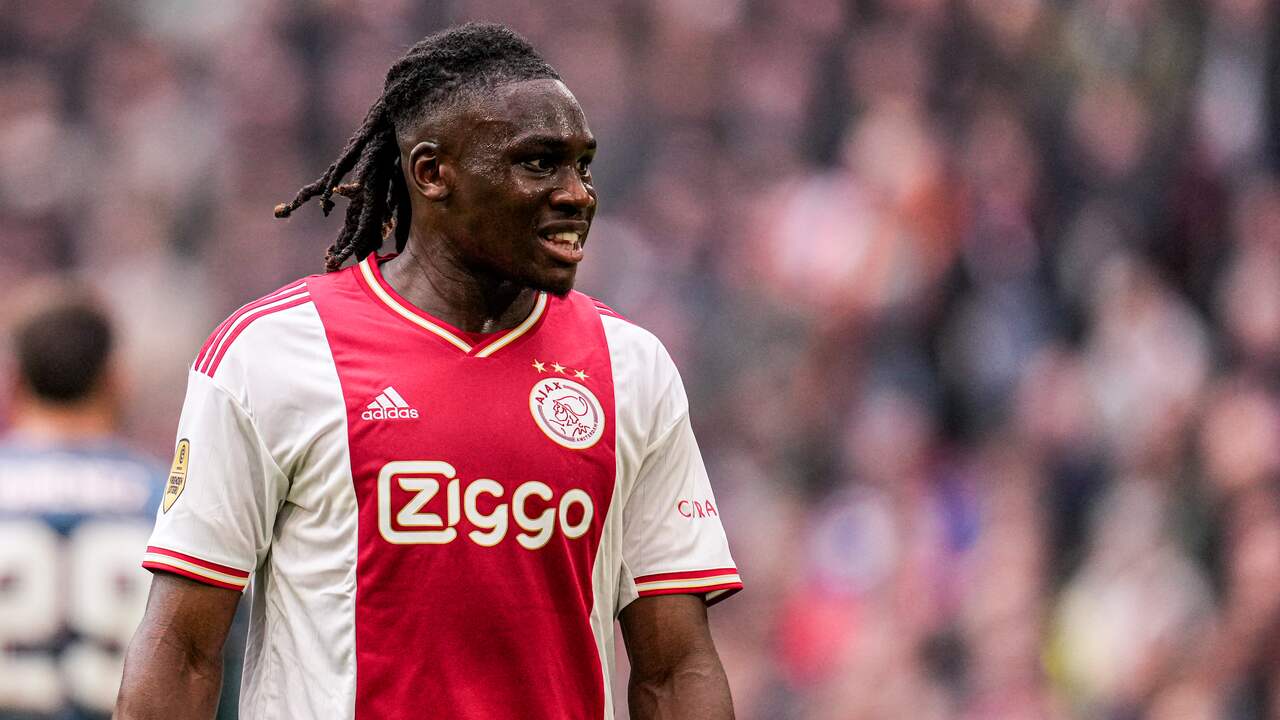 Ajax zonder Bassey op trainingskamp naar Duitsland: transfer lijkt aanstaande | Voetbal | NU.nl