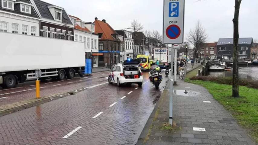 Zeer ernstig ongeluk met fietser en vrachtwagen: Diezerkade in Zwolle dicht | Zwolle | NU.nl