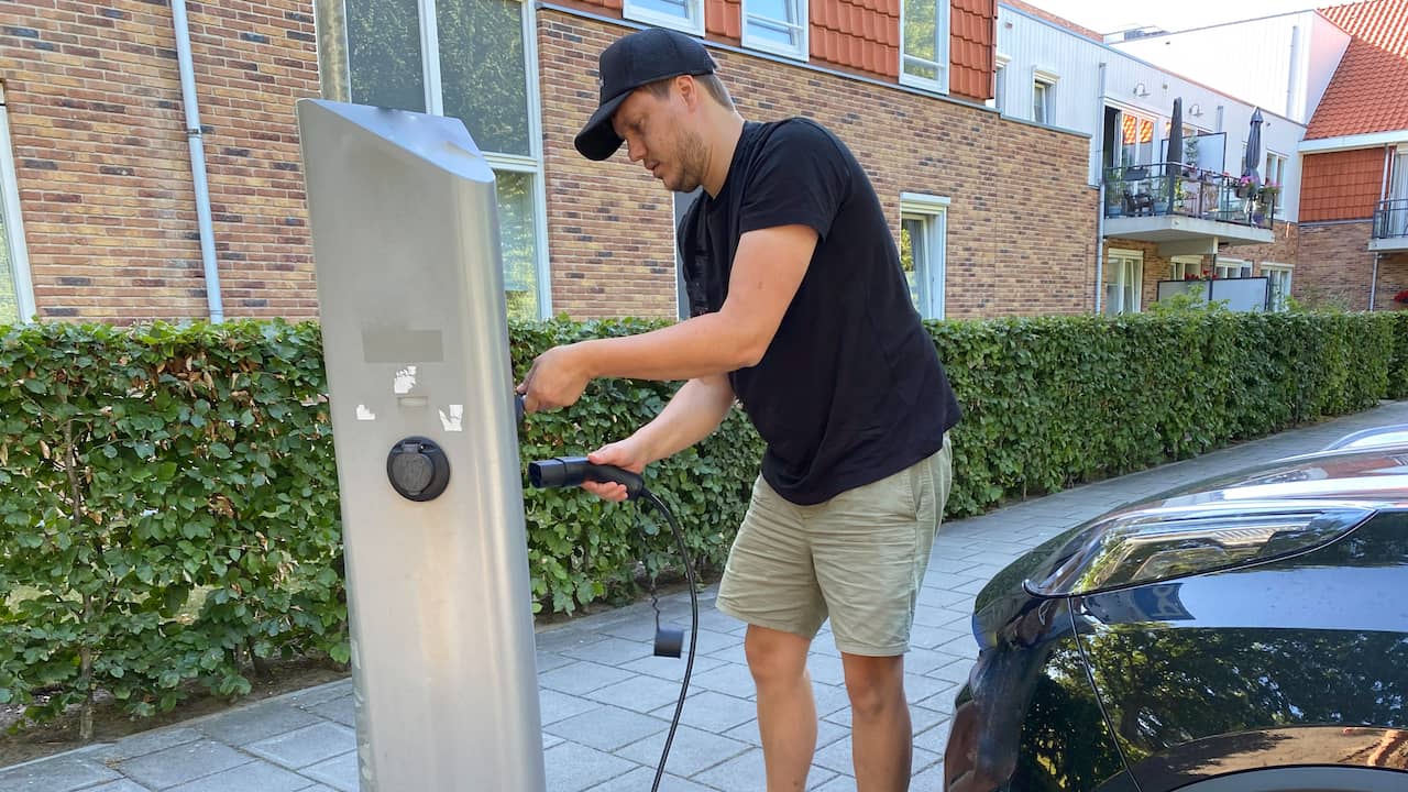 Netbeheerder roept op om laadpaal tussen 16.00 en 21.00 uur uit te ...