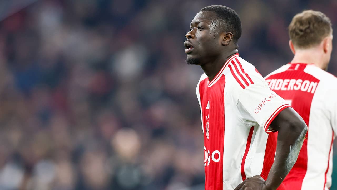 Ajax-trainer Van 't Schip hoopt op terugkeer Brobbey en Akpom in Klassieker | Voetbal | NU.nl