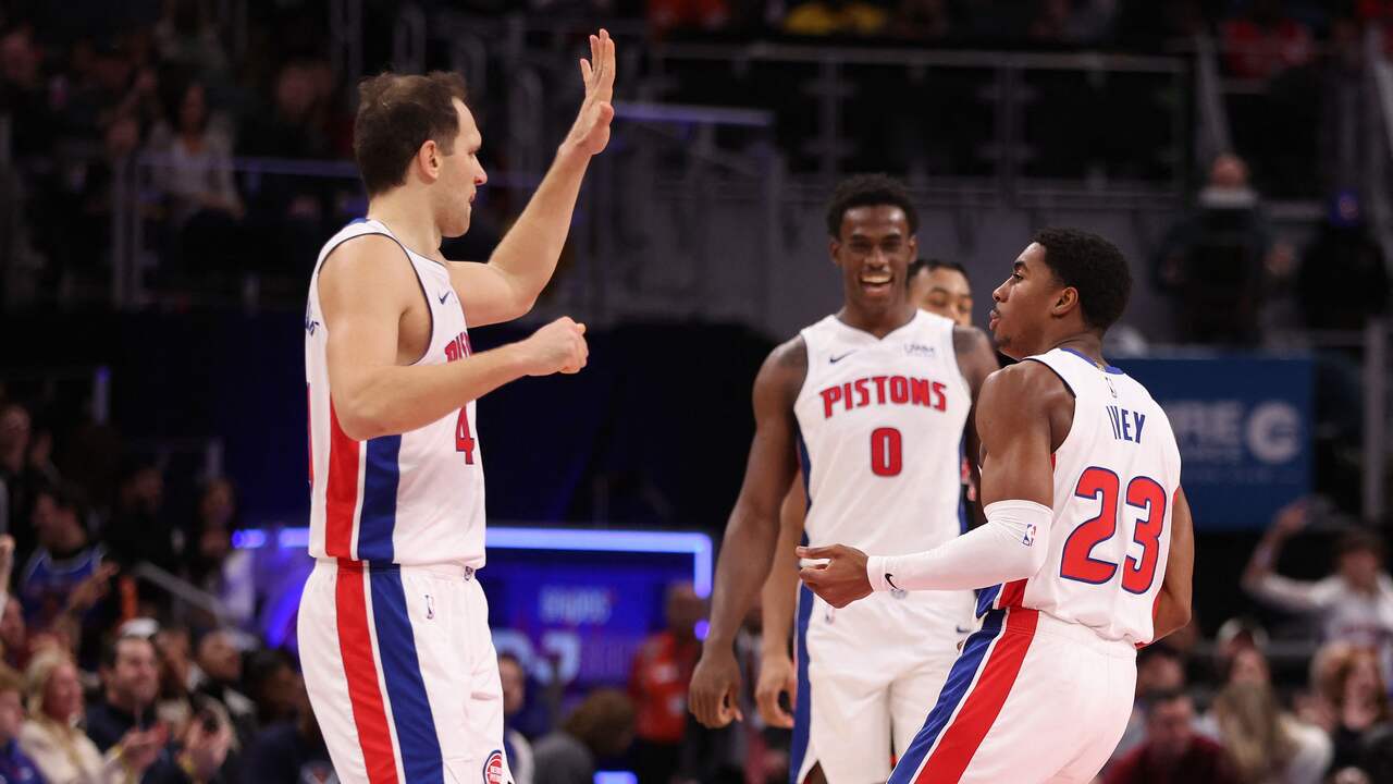 Basketballers Pistons boeken eindelijk een zege na 28 NBA-nederlagen op ...