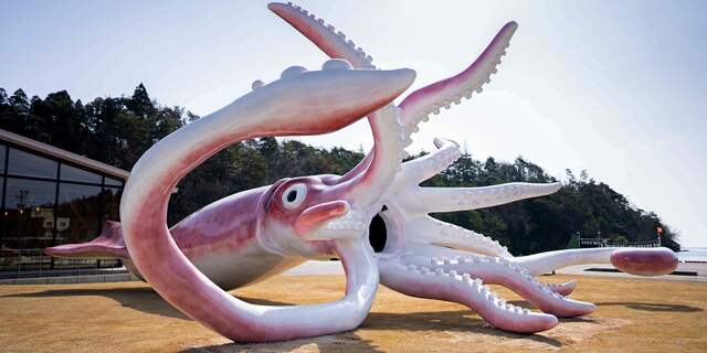 Japans vissersdorp geeft 2 ton coronasteun uit aan standbeeld van ...