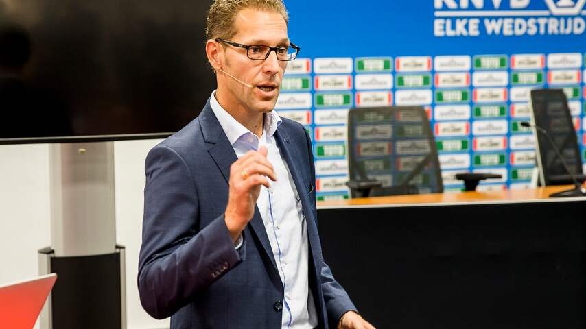 Van der Roest vertrekt bij KNVB en wordt bij FIFA projectleider VAR | Voetbal | NU.nl