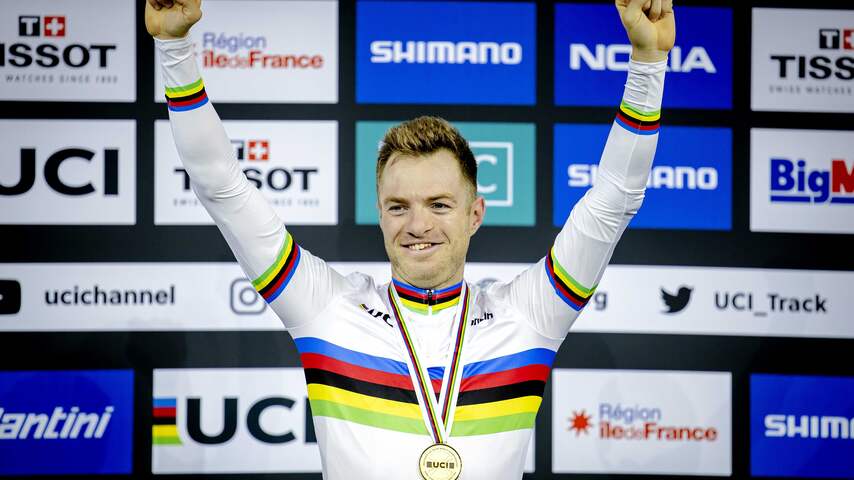 Geëmotioneerde Havik draagt WK-goud op aan Amy Pieters: 'Zij geloofde ...