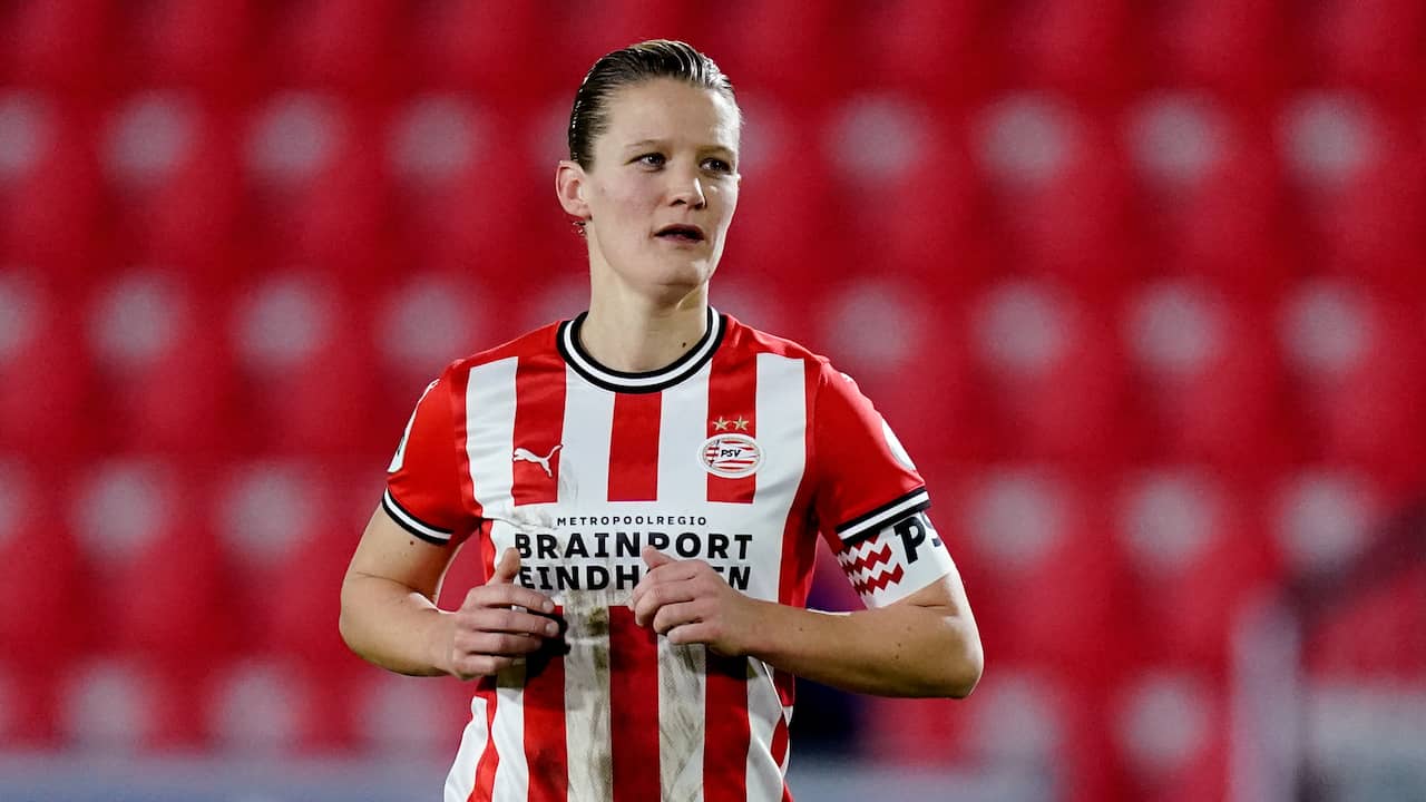 Oud-international Mandy van den Berg (32) stopt met voetballen ...