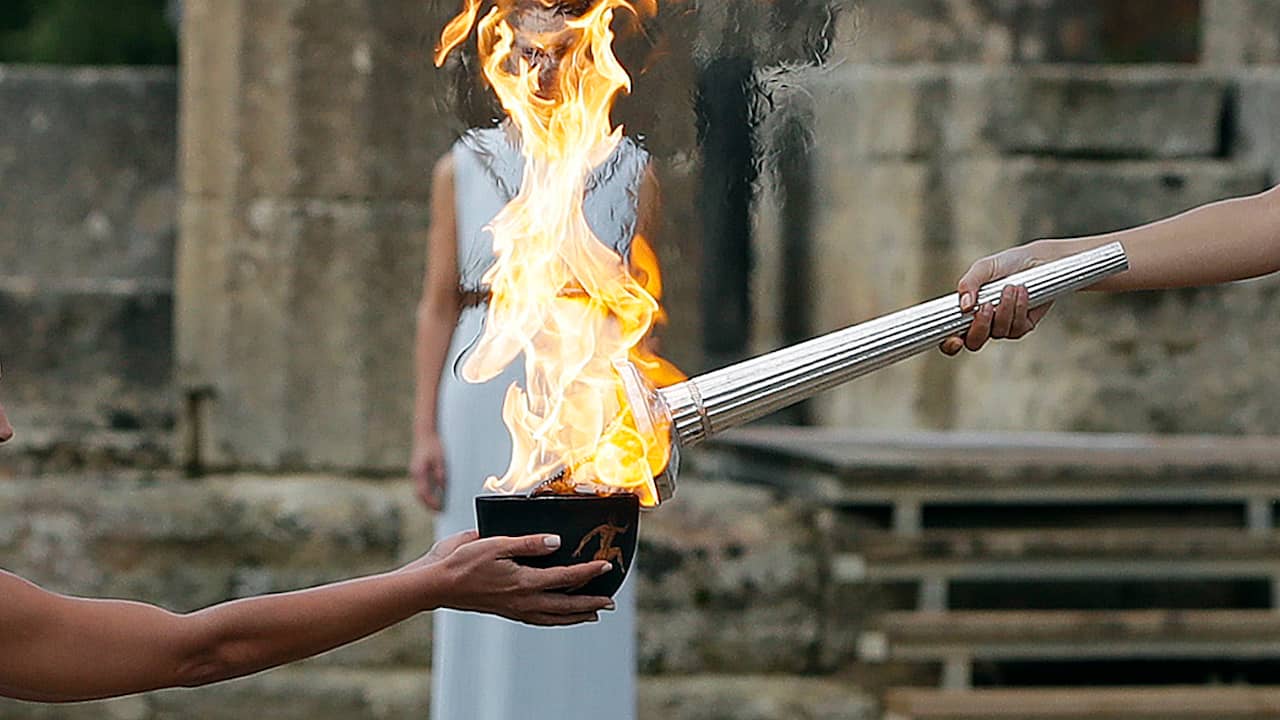 Olympische vlam voor Spelen in Parijs ontstoken in Griekenland | Sport ...
