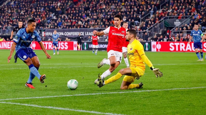AZ blijkt onvolwassener dan Aston Villa: 'En dan krijg je een pak slaag ...
