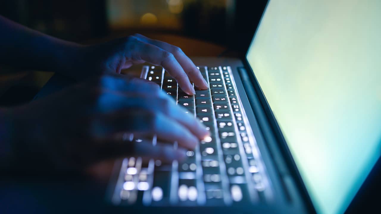 Hacker breekt in op server Belgische politie en plaatst gegevens online ... Hacker breekt in op server Belgische politie en plaatst gegevens online ...