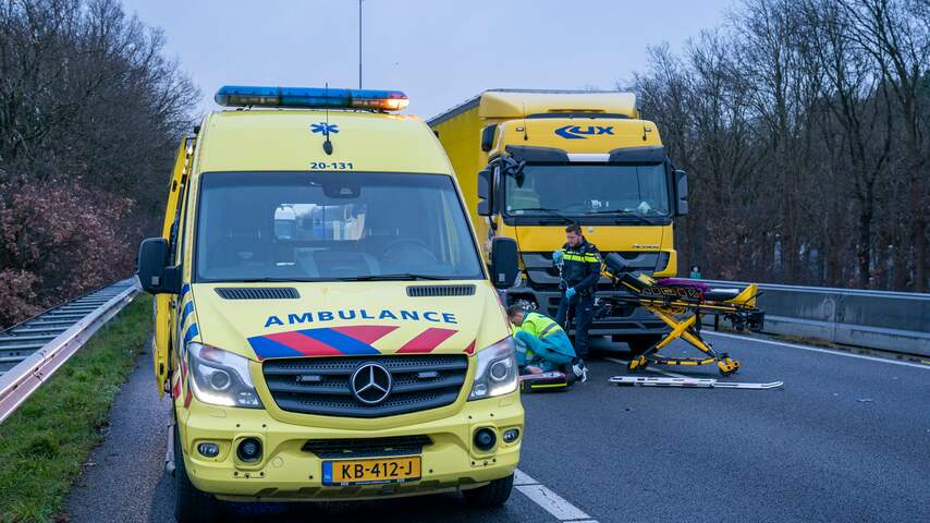 Files in avondspits op A50 bij Apeldoorn door ongeluk en kapotte auto | Apeldoorn | NU.nl