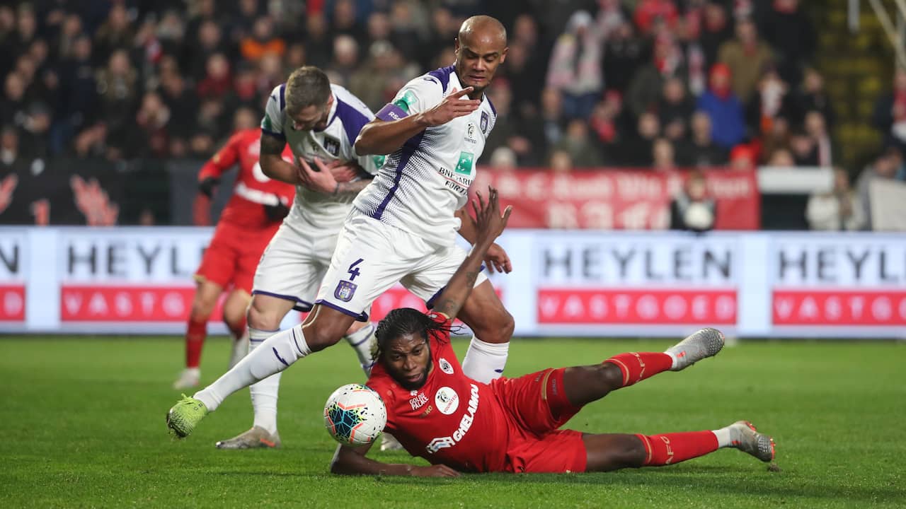 Voorzitter KBVB vindt clubs die seizoen willen hervatten egoïstisch en ...