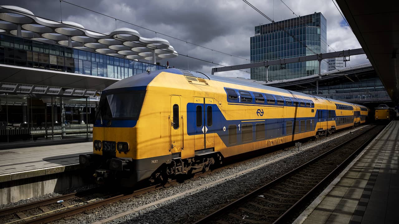 Schoonmaker overleden na werk bij trein op NS-terrein, ook collega ...