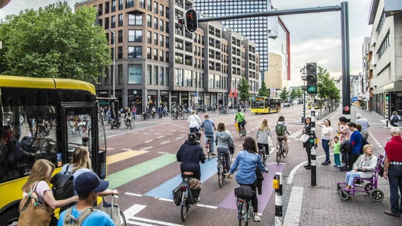 Fietstunnel tussen Utrechtse wijken kan eerder open, maar daar hangt ...