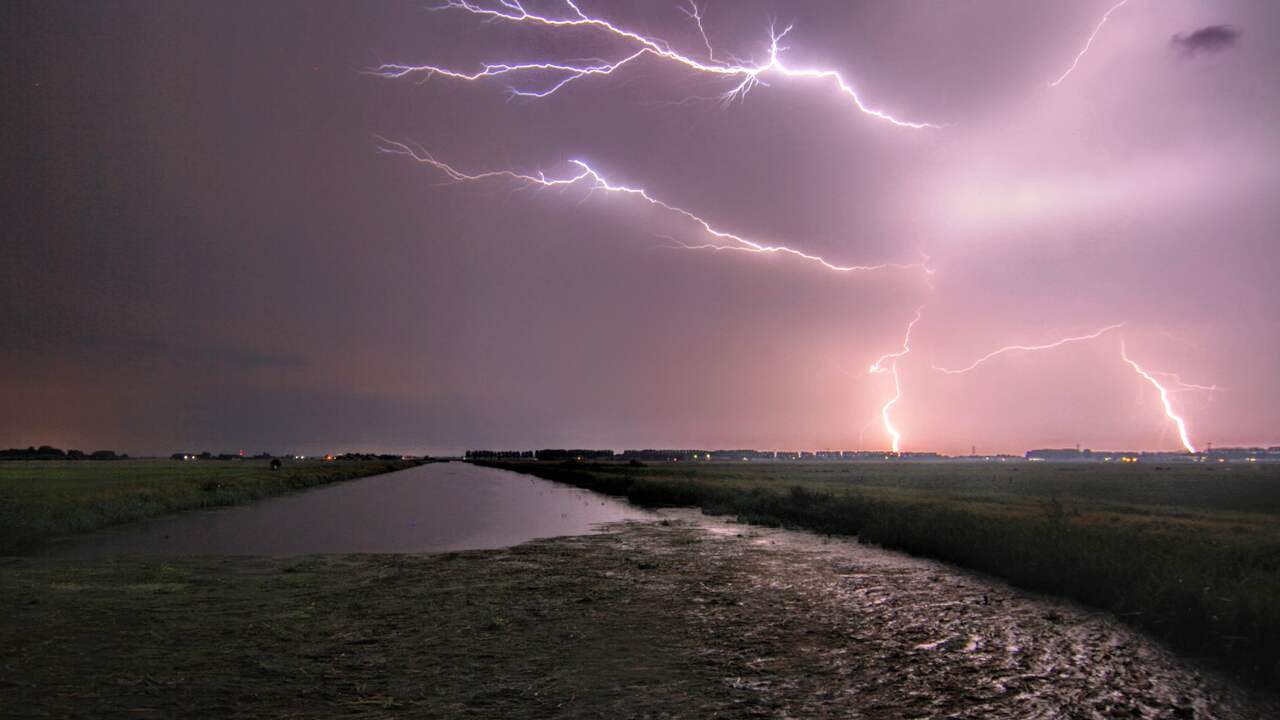 Weerbericht: Eerst nog zon, maar later op de dag veel regen en onweer | Binnenland | NU.nl
