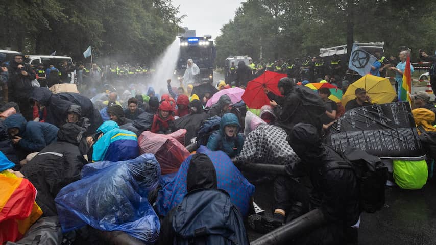 Op negende dag van protest weer klimaatbetogers van A12 Den Haag ...
