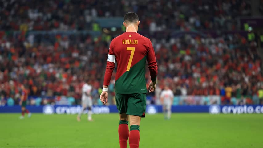 Ten Hag wil niet meer stilstaan bij vertrek ruziënde Ronaldo: 'Het is verleden tijd' | Voetbal ...