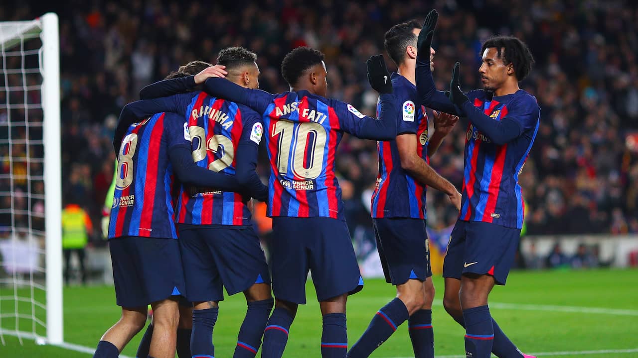 Barcelona boekt nipte zege zonder De Jong, prachtgoal Benzema bij winst Real | Voetbal | NU.nl