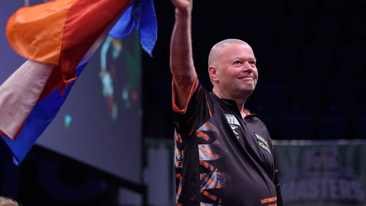 Van Barneveld overleeft twee matchdarts en verslaat Rob Cross | NU.nl