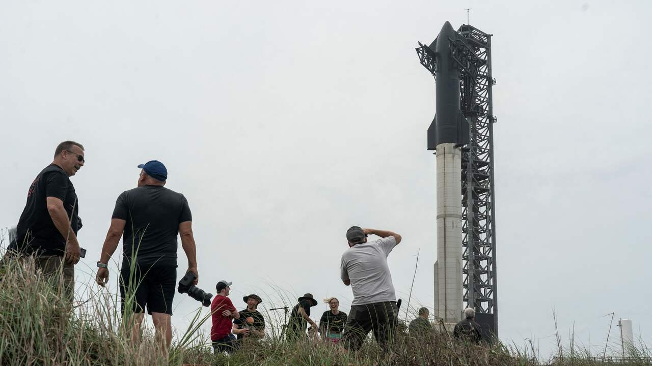 SpaceX test grootste raket aller tijden voor het eerst in de ruimte ...