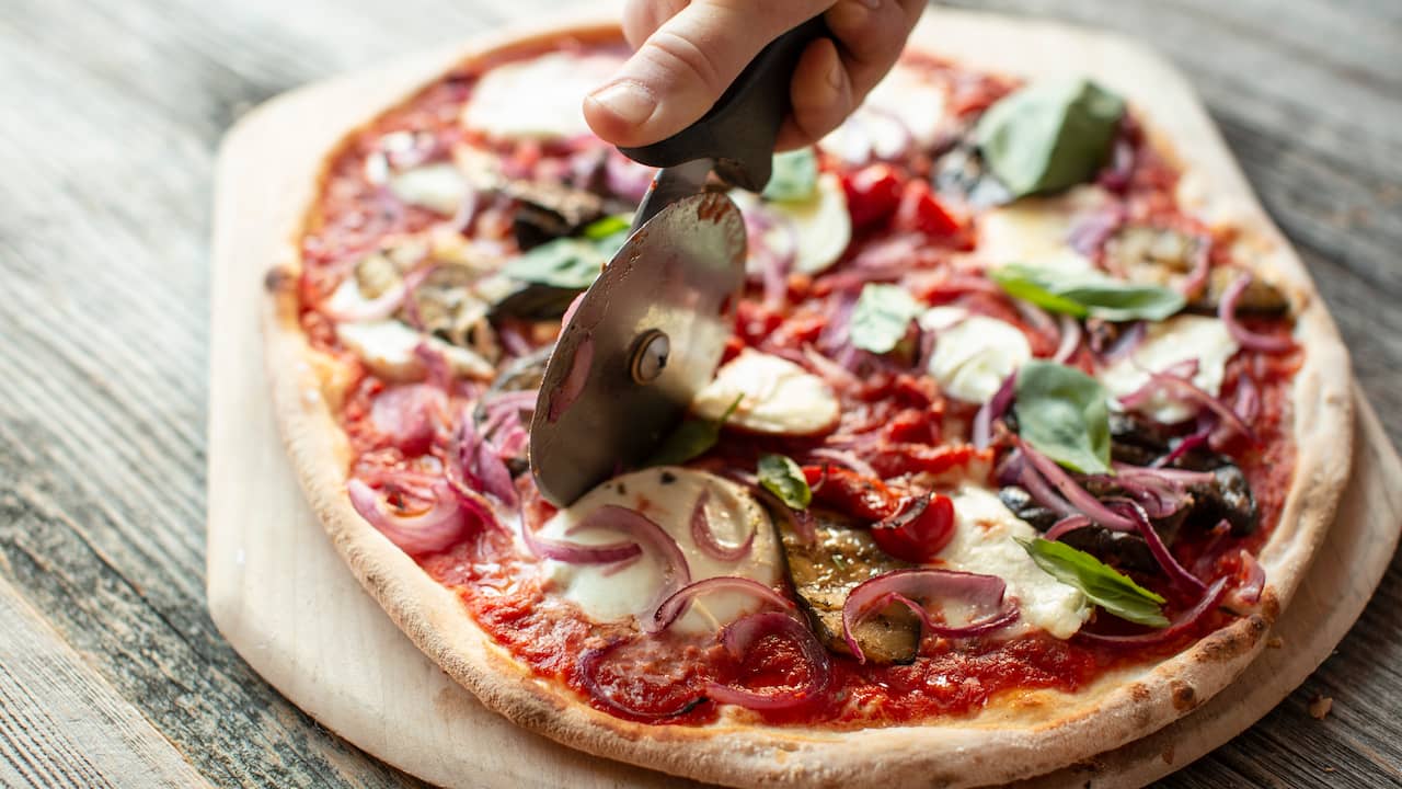 Pizza uit supermarkt is meestal betere keuze dan die van pizzaketen ...