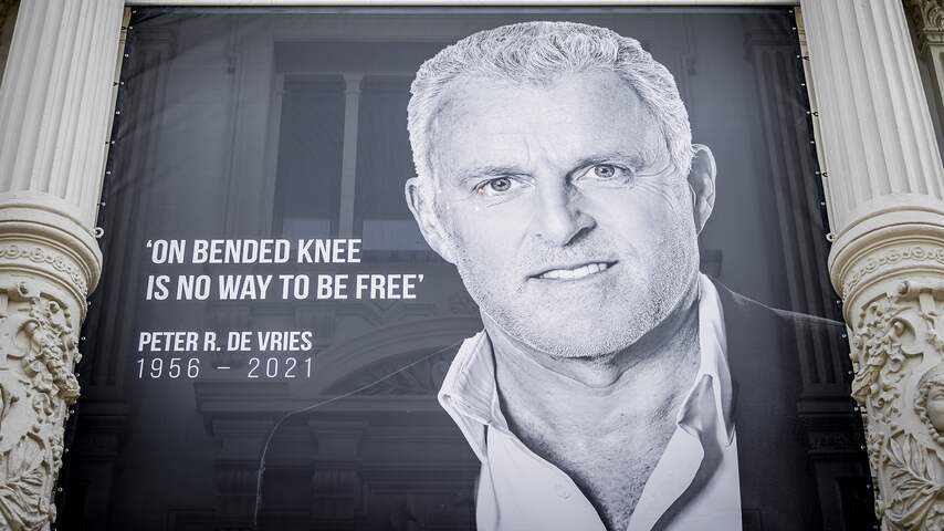 Amsterdam eert Peter R. de Vries met monument op Leidseplein | Media ... Amsterdam eert Peter R. de Vries met monument op Leidseplein | Media ...