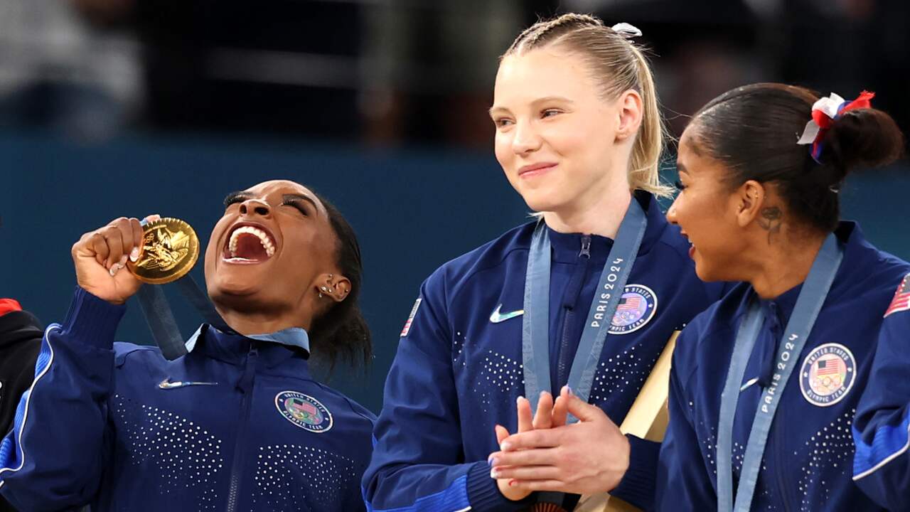 Superster Biles leidt Amerikaanse turnsters weer naar olympische titel ...