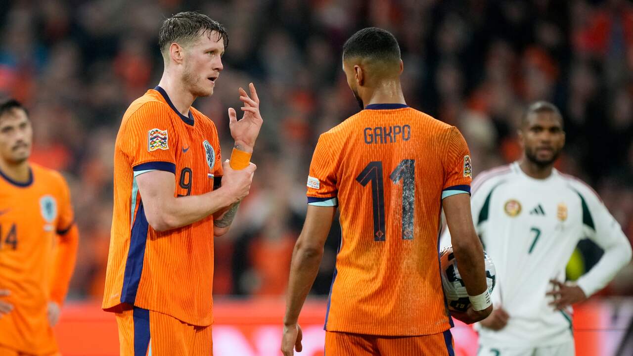 Weghorst en Gakpo 'stoeien' over penalty Oranje: 'Je moet je afspraken ...