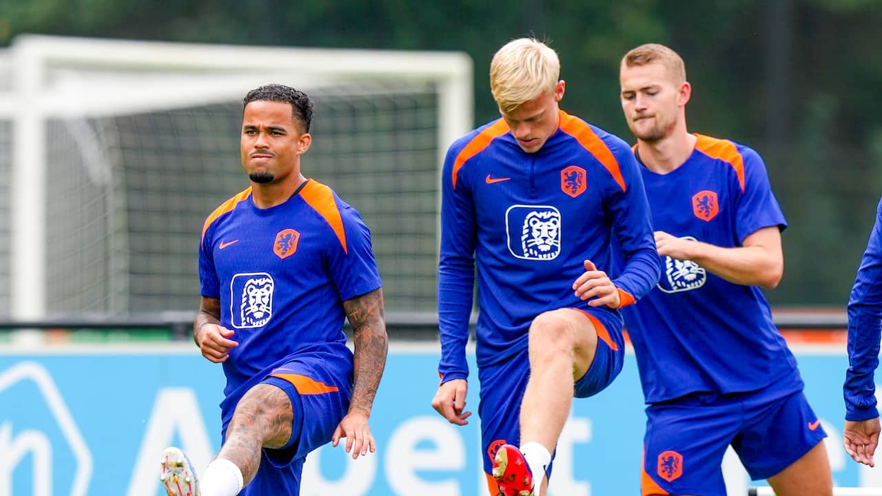 Oranje traint met Kluivert en Van Hecke richting duel met Bosnië | Voetbal | NU.nl