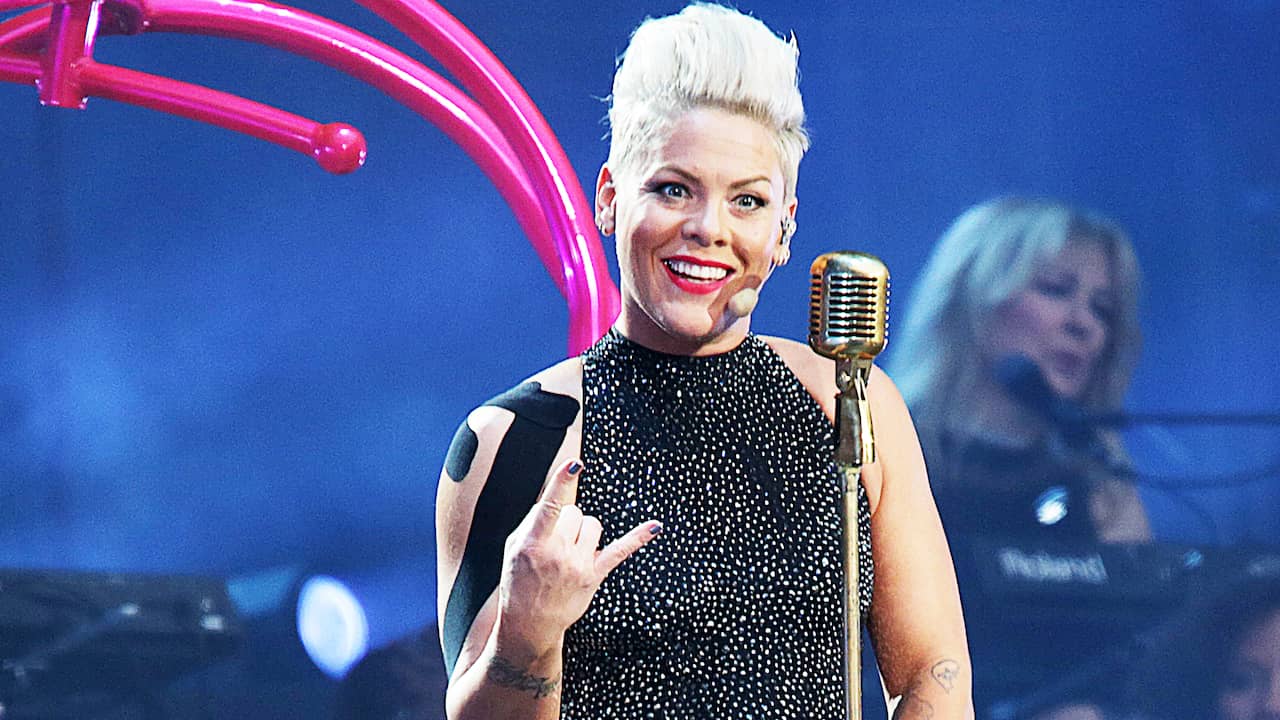 Pink singer - tourpassa