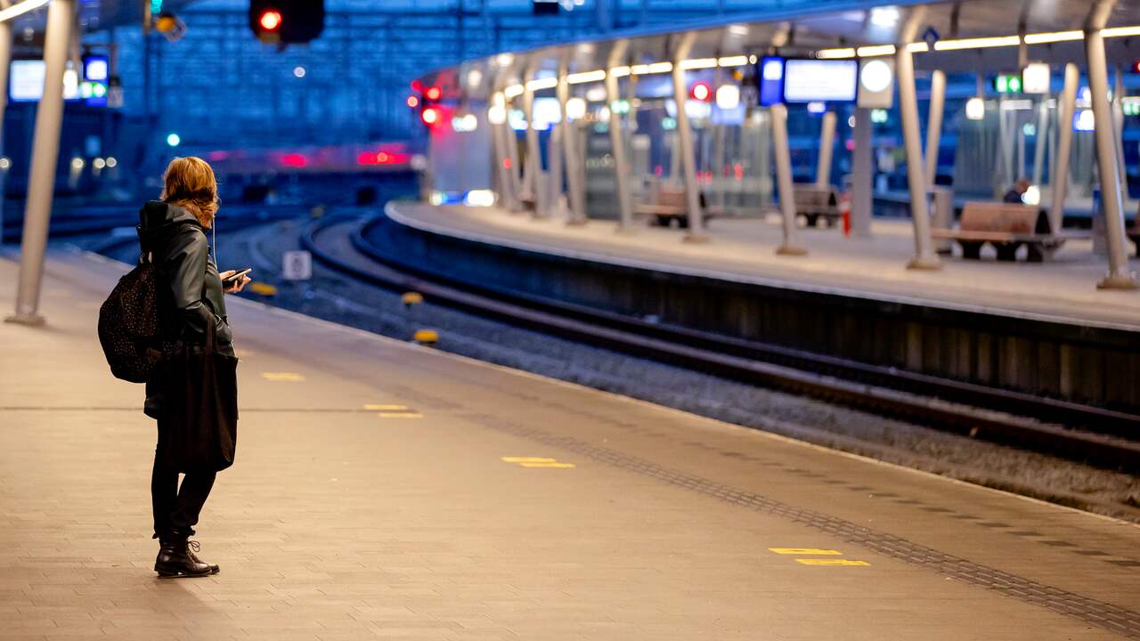 Stroomstoring op Utrecht Centraal verholpen, treinverkeer start weer op ...