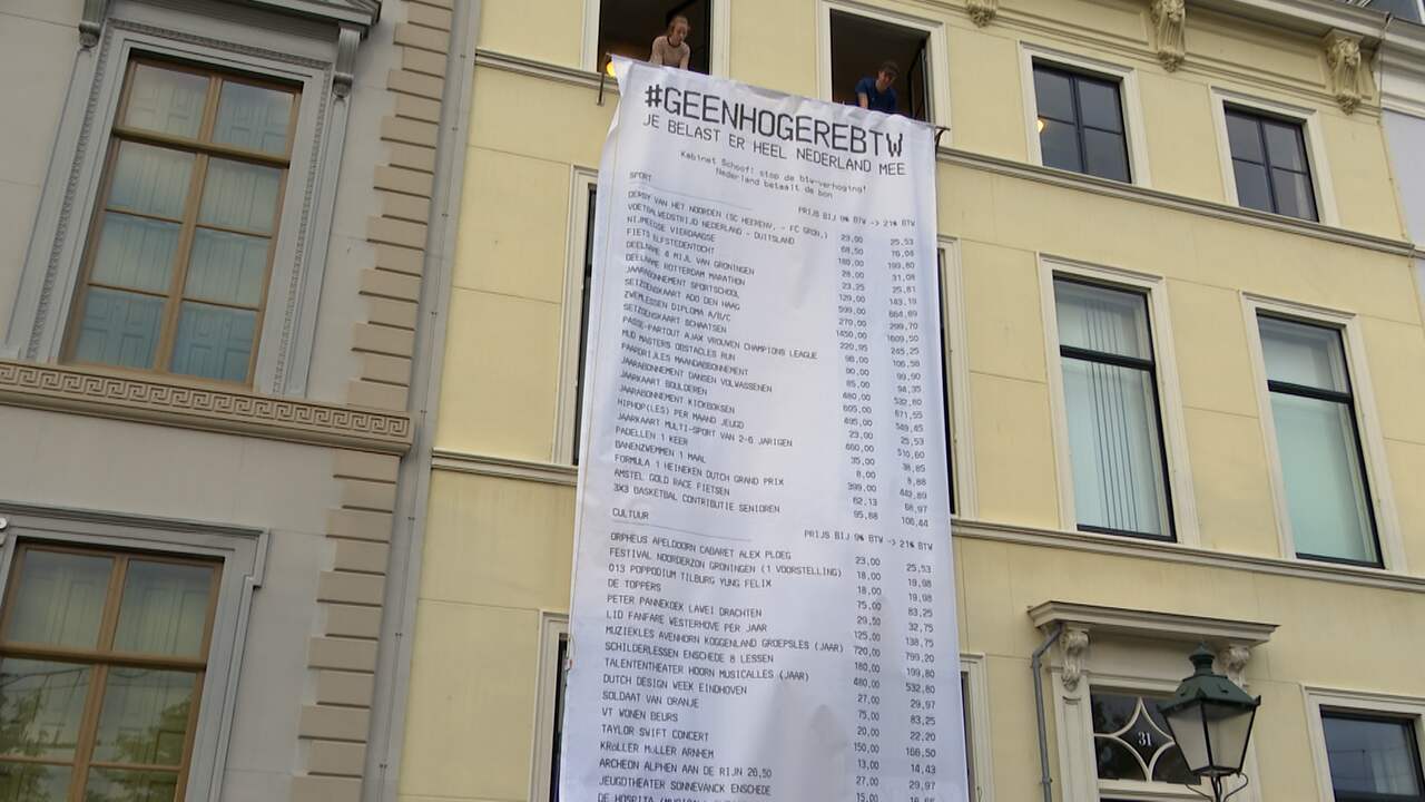 20 meter lange 'kassabon' uitgerold langs koninklijke route | NU.nl