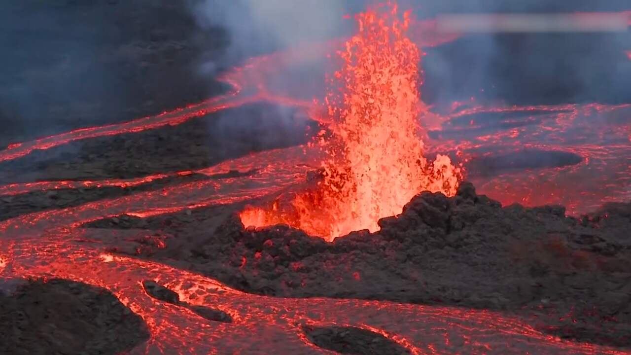 Helikopter filmt lavastromen van vulkaan op Hawaï | NU.nl