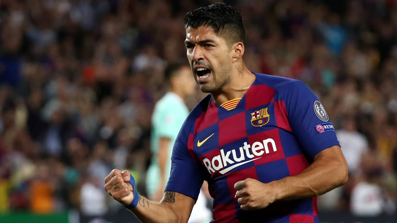 Barcelona-spits Suárez na knieoperatie liefst vier maanden aan de kant ...