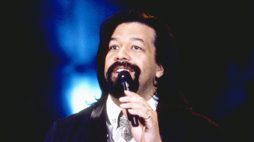 Hypnotiseur Rasti Rostelli (65) gaat na lange tijd weer optreden | Boek ...