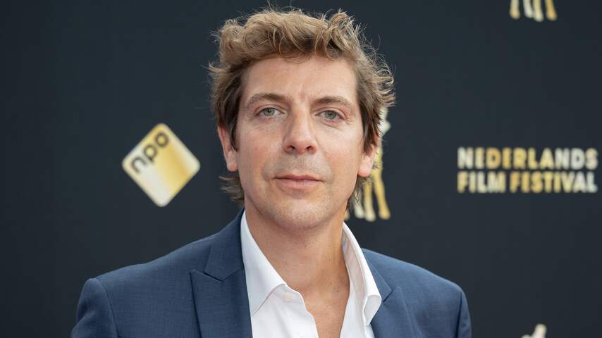 Dichter En Acteur Ramsey Nasr Schrijft In 2022 Poëziegeschenk Boek And Cultuur Nunl