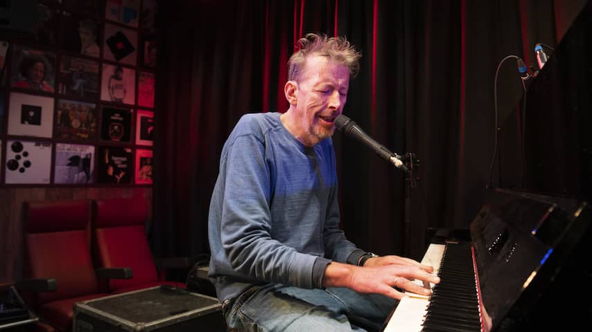 Jan Rot bij presentatie afscheidsplaat: 'Had nog jaren willen ...