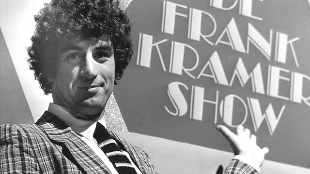 Presentator en oud-voetballer Frank Kramer op 73-jarige leeftijd ...