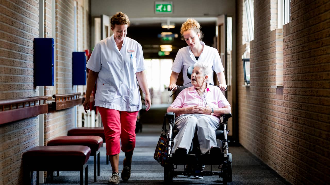 Hoe lossen we het personeelstekort in de zorg op? | Werk | NU.nl