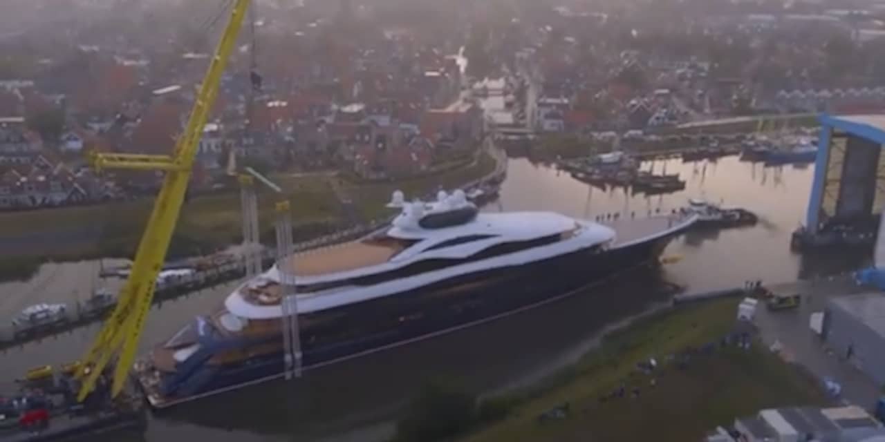 Gemist: Dronebeelden tonen 118 meter lang jachtschip in Friesland