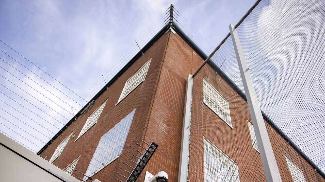 Steeds meer tbs'ers moeten in gevangenis wachten op plek in kliniek | Binnenland | NU.nl