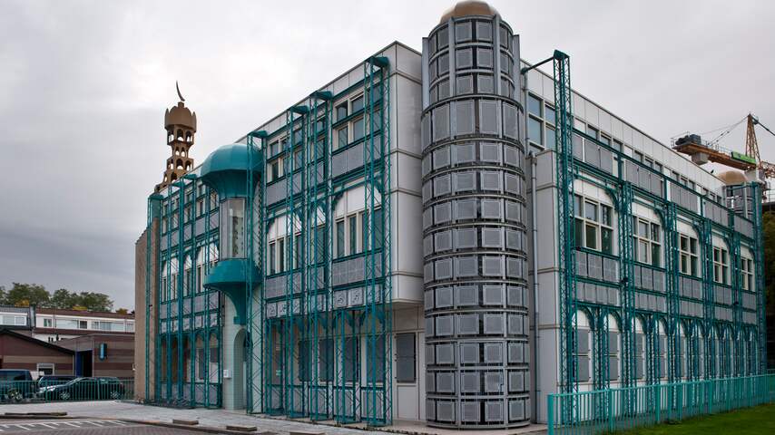 Omgeving van moskee in Zuilen extra beveiligd door protest Pegida ...