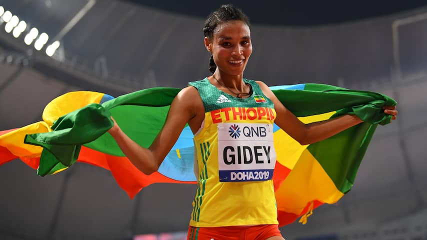 Gidey verbetert wereldrecord op 15 kilometer bij Zevenheuvelenloop ...