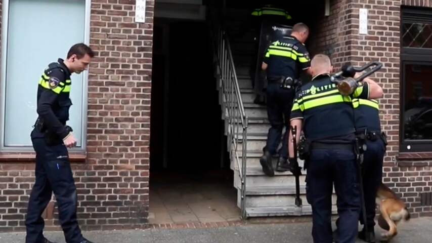 Politie Schiet Verdachte Neer Na Steken Agent In Den Haag Binnenland