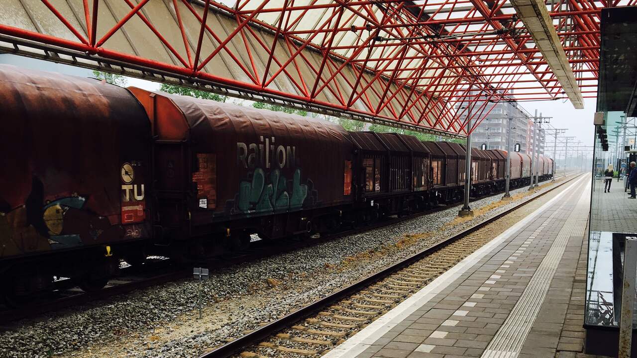 Korte tijd minder treinen door storing bij station Zaandam ...