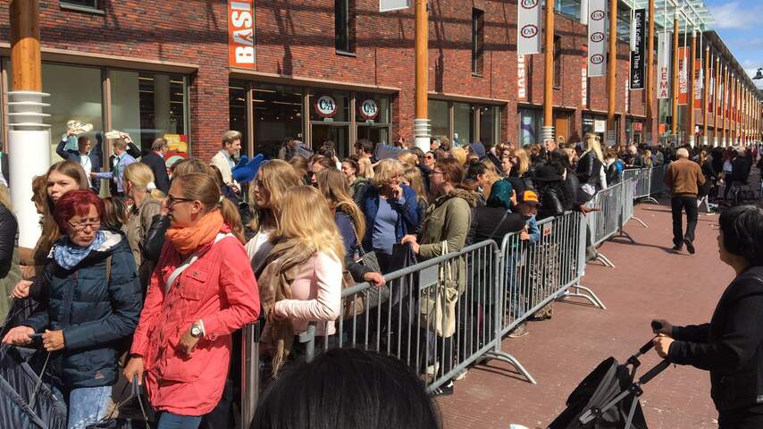Dranghekken bij opening Primark Groningen | Groningen | NU.nl