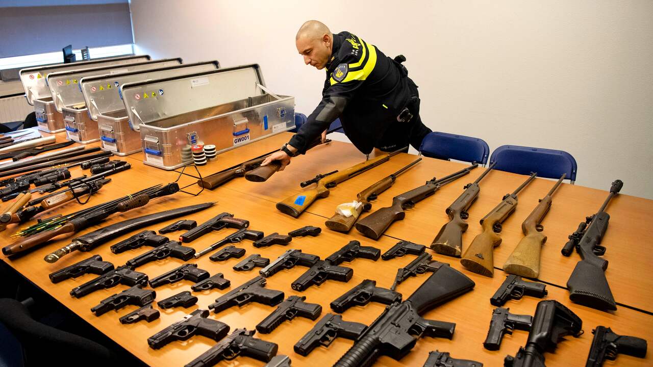 Beëindigde wapeninleveractie politie levert nog eens zeventien wapens ...