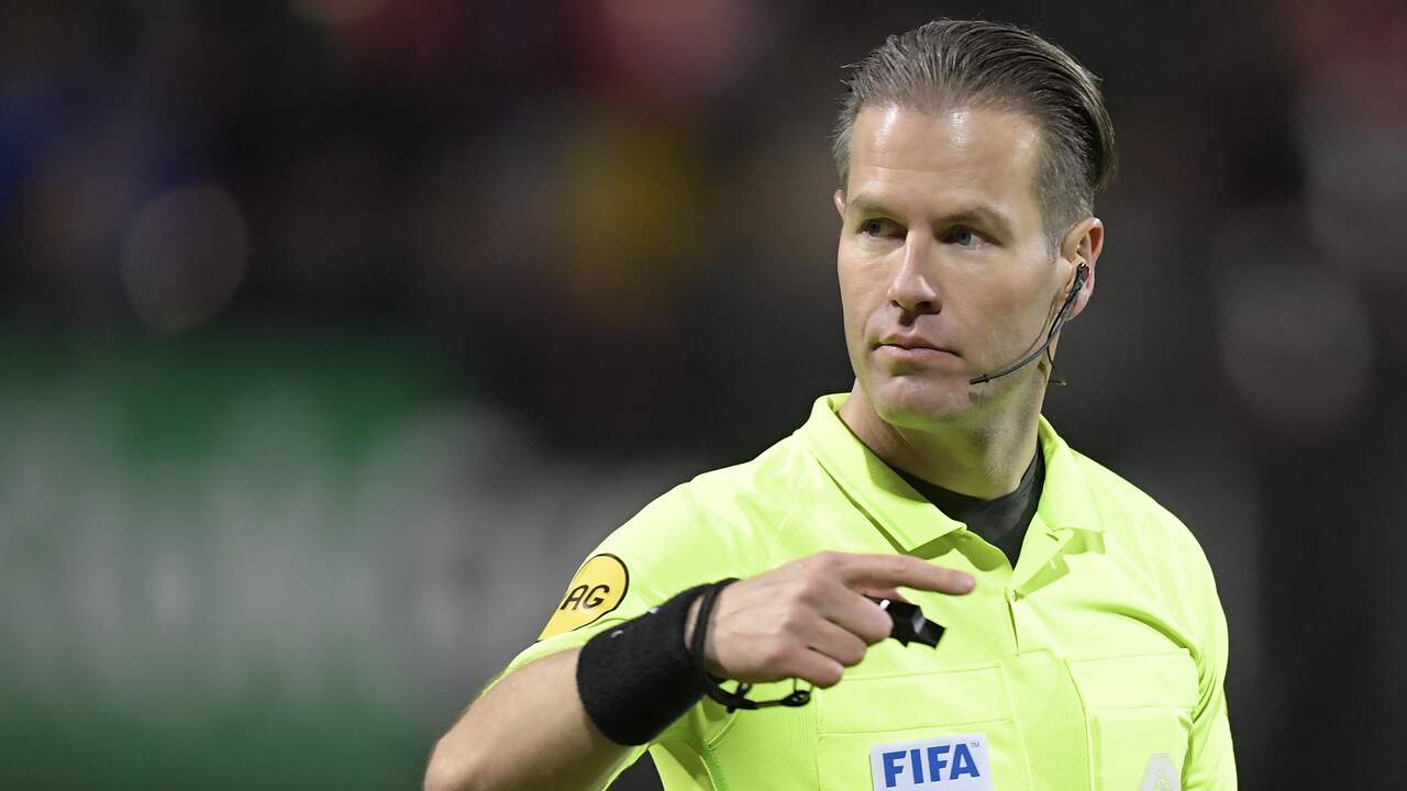 Bekerfinale tussen PSV en Ajax wordt gefloten door scheidsrechter ... Bekerfinale tussen PSV en Ajax wordt gefloten door scheidsrechter ...