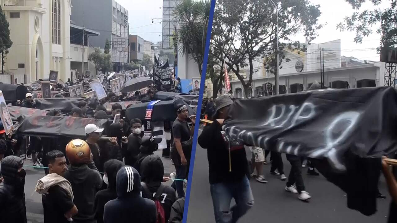 Indonesiërs gaan met lege doodskisten straat op vanwege stadionramp | NU.nl