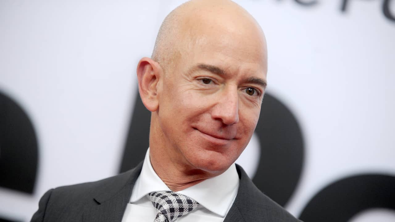 Oprichter Jeff Bezos treedt dit jaar terug als CEO van Amazon ... Oprichter Jeff Bezos treedt dit jaar terug als CEO van Amazon ...