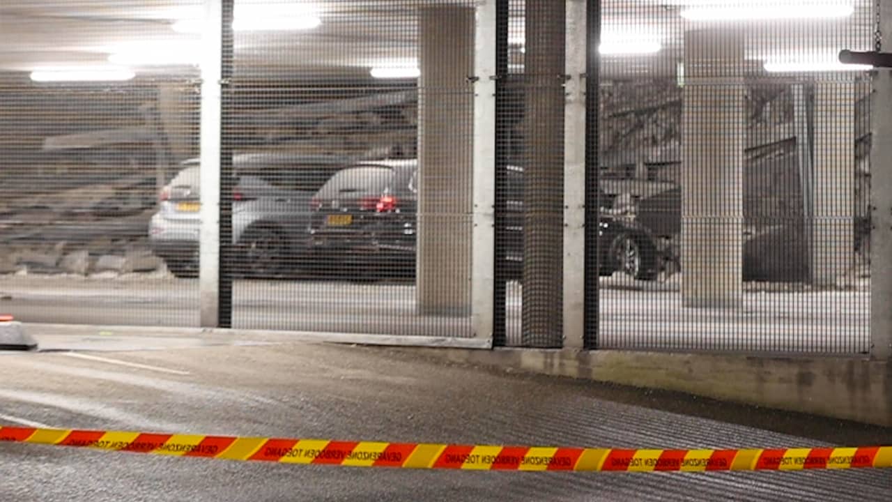 Grote berg puin in parkeergarage Nieuwegein na instorten oprijhellingen ...