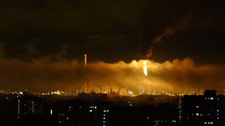 Brand bij Shell-raffinaderij in Rotterdam | Binnenland | NU.nl